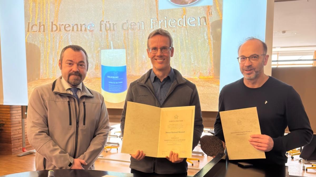 Friedensarbeit prägt Adventssingen: Auszeichnung für Oettingen-Gymnasium.