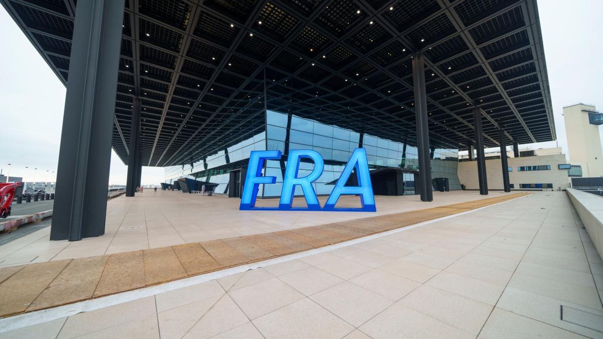 Plenardebatte: Neues Terminal 3 sorgt im Landtag für Lob, aber auch Kritik