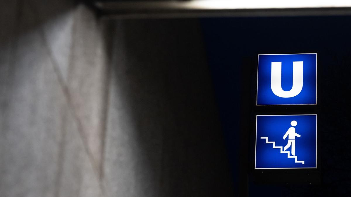 Unfälle: Mann läuft durch U-Bahn-Tunnel und wird schwer verletzt