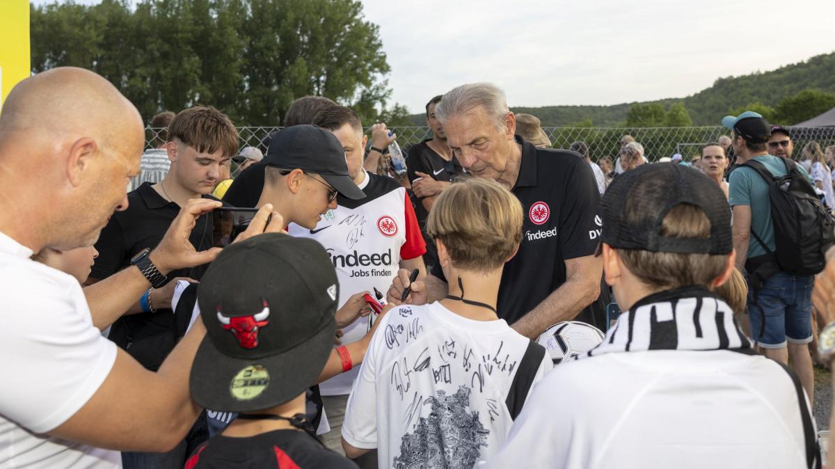 Himmelstadt: Die Traditionsmannschaft von Eintracht Frankfurt gastiert ...