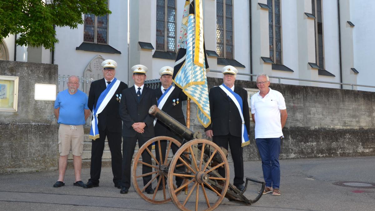 Kuriose Fronleichnams-Tradition: Darum wird in Hausen zwölfmal mit der ...