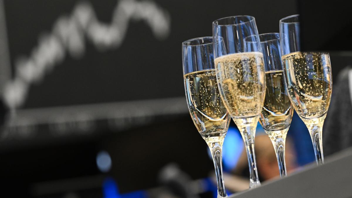 Vermögensanalyse: Zahl der Millionäre steigt stark - Deutschland auf ...