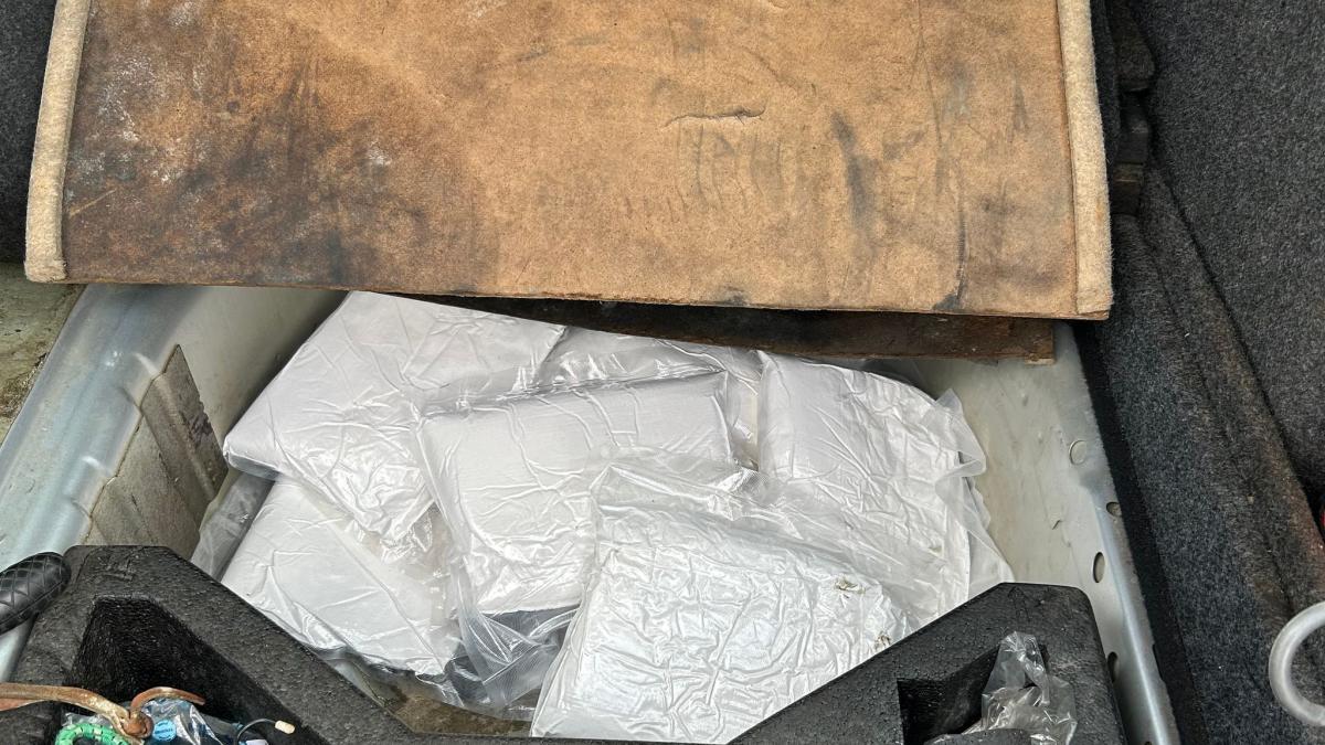 Zollkontrolle: Zoll findet kiloweise Kokain und Amphetamin-Gemisch in Auto