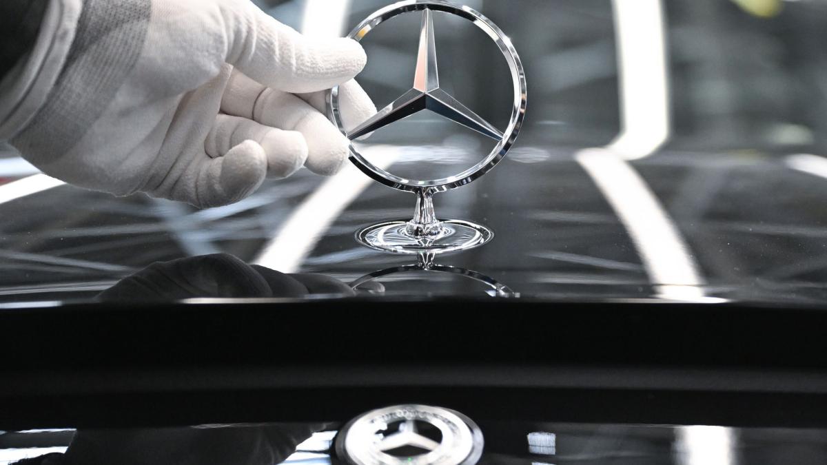 Stuttgarter Autobauer: 100 Jahre Marke Mercedes-Benz - Wohin rollt der ...